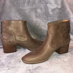 UGG | Shoes | Ugg Leather Bandara Ankle Boot Nwt | Poshmark